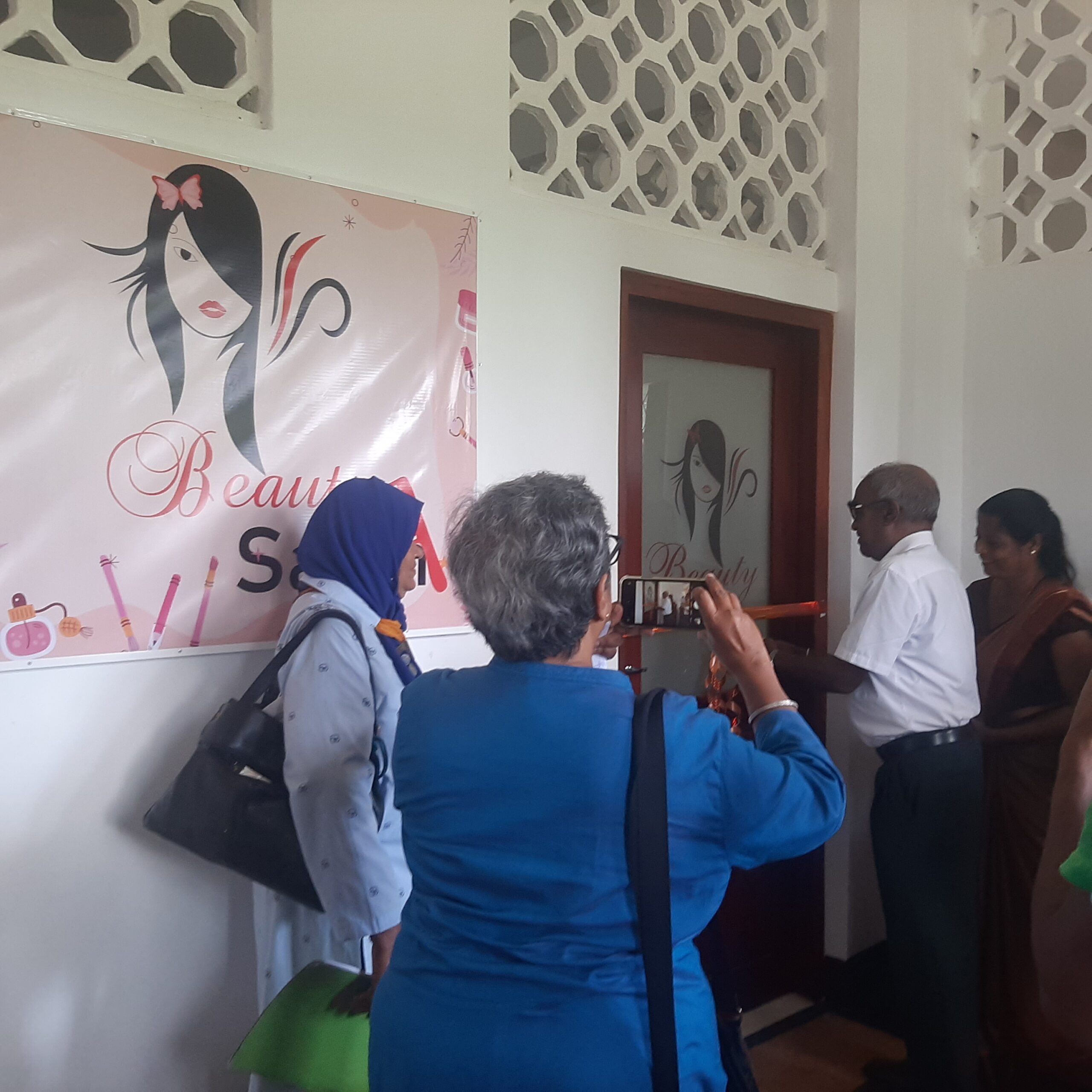 Renovating the hair dressing salon at the Ratmalana School for the Deaf ...