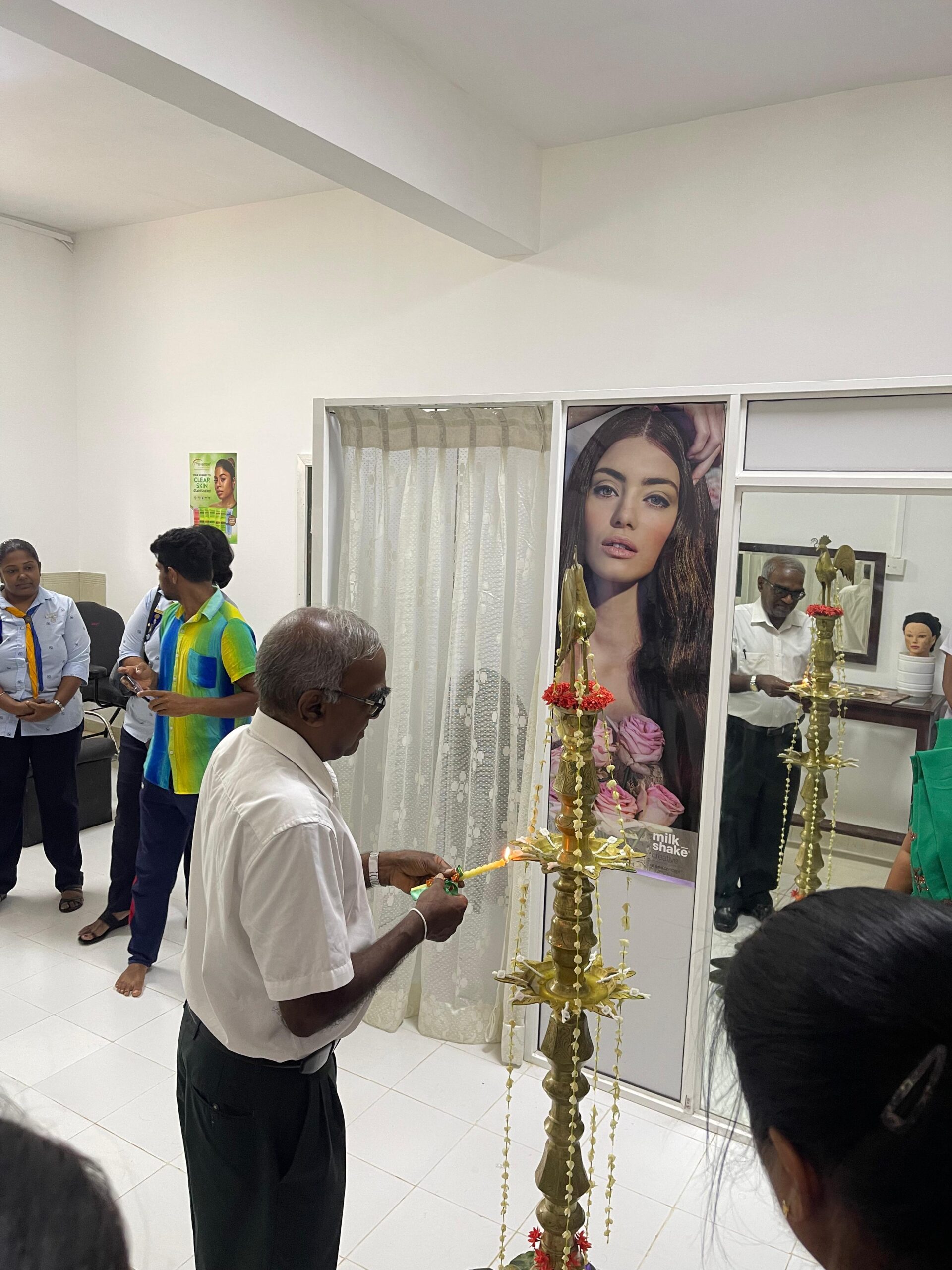 Renovating the hair dressing salon at the Ratmalana School for the Deaf ...